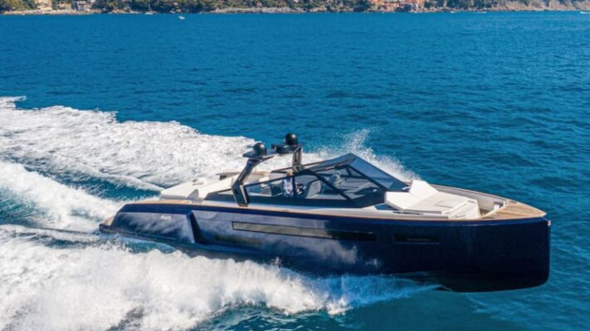 Aquila Yachting - Evo r6 yacht charter in french riviera