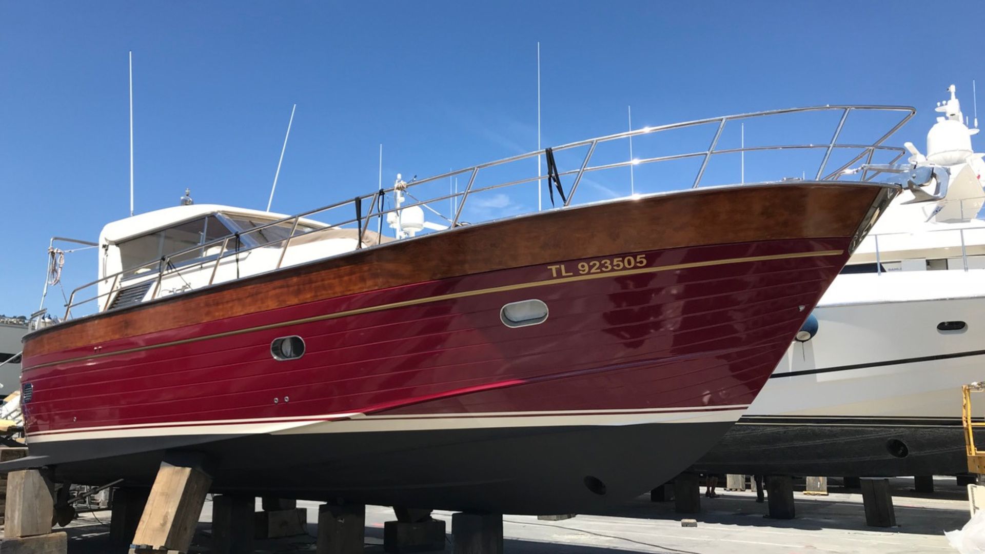 Aquila Yachting - Apreamare 12 semi cabinato for sale at Aquila Yachting